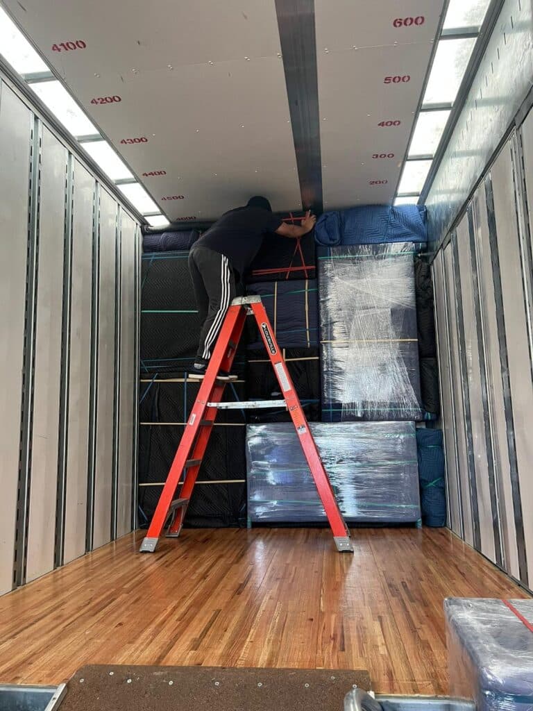 How to pack a moving truck for short or long-distance?